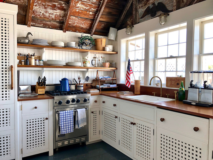 Nantucket Friday Favorites - Boathouse Chic - Quintessence